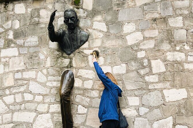 Montmartre & Sacré Coeur : Museum & Coffee In A Tiny Group Tour - FAQ