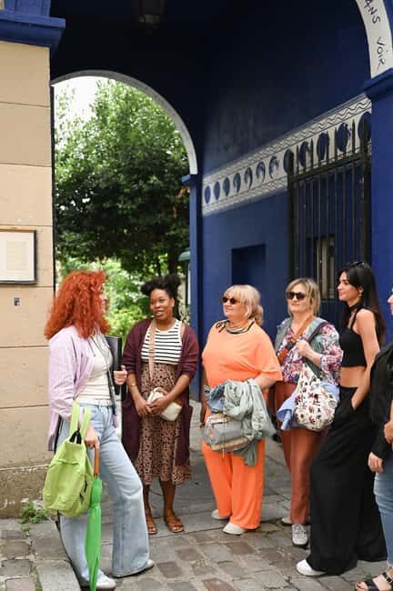 Montmartre Walking Tour with Secret Tales, Views & Croissant - Key Points