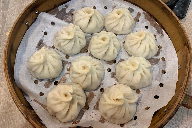 Montreal Food Tour with a Michelin Star-Trained Chef - The Guides: Knowledge and Personal Touch