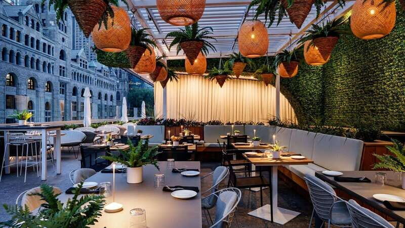 Montreal: Guided Pub Crawl of the City's Skyline Bars - Exploring Montreal’s Skyline Bars