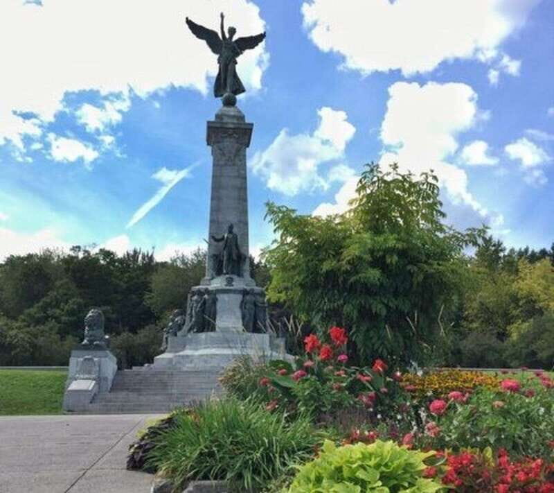 Montreal : Old Montreal Walking Tour With A Guide - Key Points