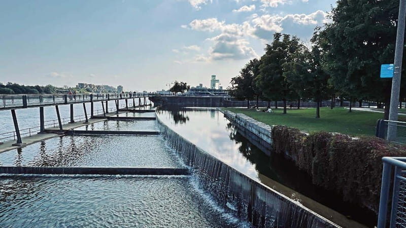 Montreal Private Walking Tour 2h Plus Video Experience 360° - Practical Tips for Making the Most of Your Tour