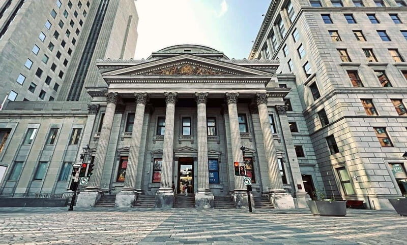 Montreal Private Walking Tour 2h Plus Video Experience 360° - Who Should Consider This Tour?