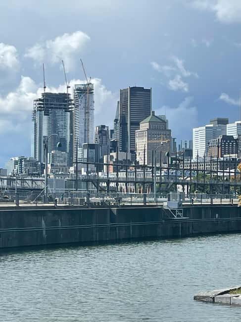 Montreal: Private Walking Tour with a Local - The Experience of the Guides