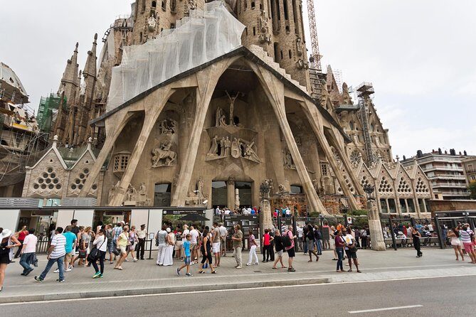 Montserrat Monastery and Sagrada Familia Tour with Liquor Tasting - FAQ