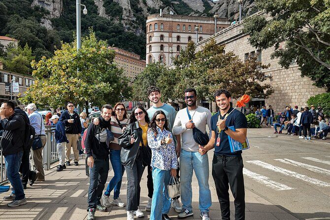 Montserrat Small Group Trip: Basilica & Moreneta with Transfer - Key Points