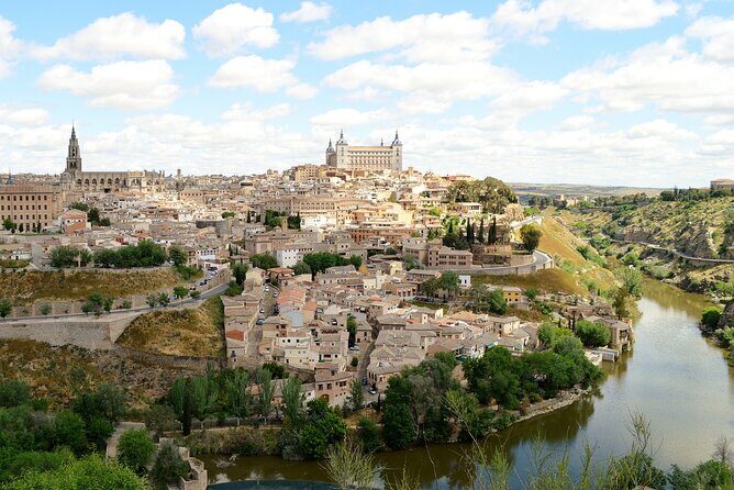 Monumental Toledo! Guided tour from Madrid with the Cathedral - The Transport and Group Size: How It Affects You