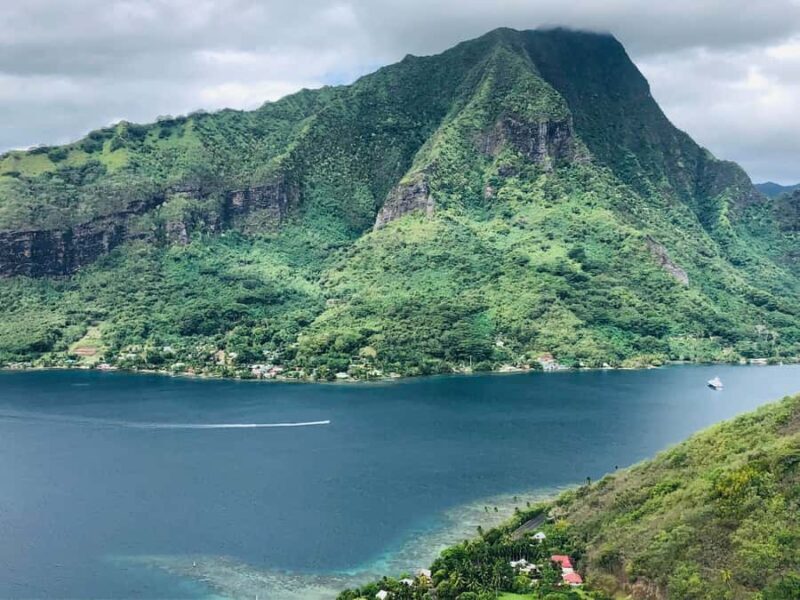 Moorea:4X4 safari excursion between land and sea with lunch - FAQ