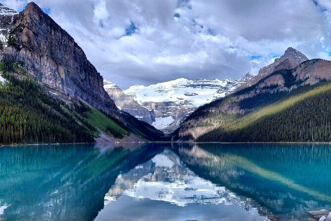 Moraine Lake, Lake Louise, Emerald& Peyto Lake 4 lakes from Banff - Who Should Consider This Tour?