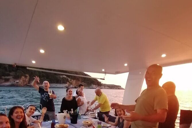 Morning or evening tour with aperitif, lunch or dinner and bathroom breaks - FAQ: Practical Questions