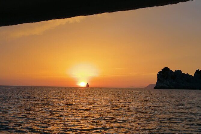 Morning or evening tour with aperitif, lunch or dinner and bathroom breaks - In The Sum Up