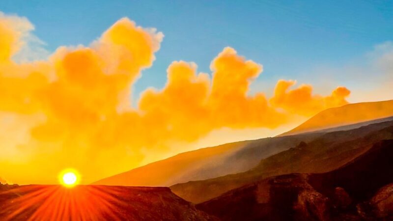 Mount Etna: Trek to 3000m with cable car and 4x4 - Accessibility