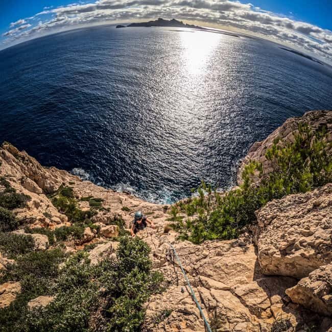 Multi Pitch Climb Session in the Calanques near Marseille - An In-Depth Look at the Experience