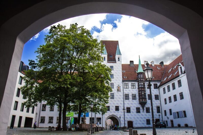 München: Stadtführung Henker, Huren, Hexen in GERMAN - An In-Depth Look at the Munich Dark History Tour
