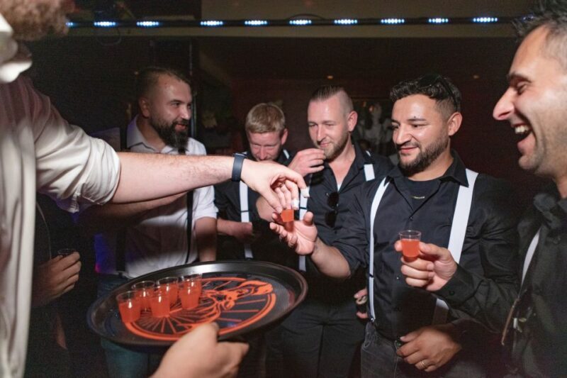 Munich: Bar and Club Crawl - Guide and Atmosphere