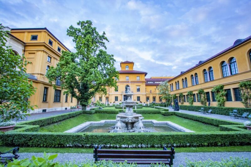 Munich: Express Walk with a Local in 90 minutes - The Sum Up
