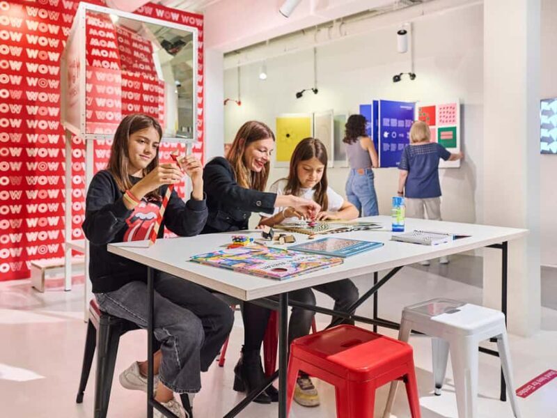 Munich: WOW Museum - Room for Illusions Ticket - The Digital Guide and Photo Stations  