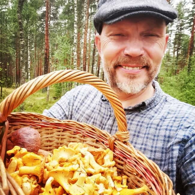 Mushroom picking in the forests near Riga - Key Points