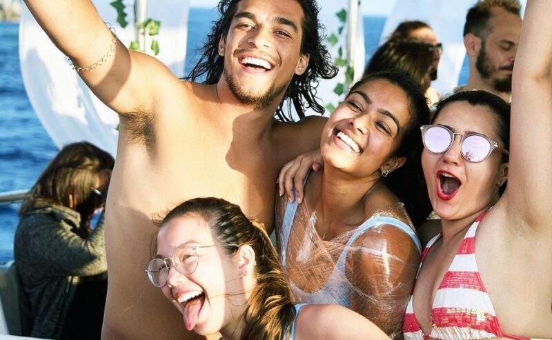 Mykonos: Sunset Boat Party with Open Bar & Live DJ - Who Should Book This Experience?