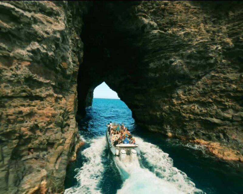 N Pali Coast Zodiac Raft Sea Caves Expedition on Kauai - What Is the N Pali Coast Zodiac Raft Sea Caves Expedition?