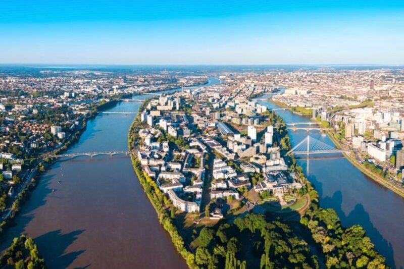 Nantes: Private custom tour with a local guide - Key Points