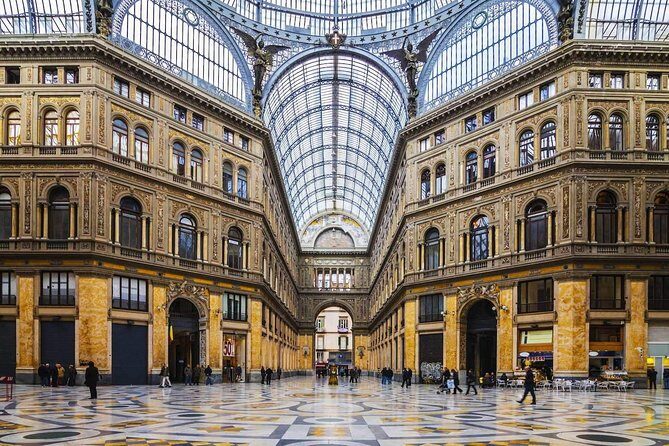 Naples panoramic tour and Monumental historic center. - Key Points