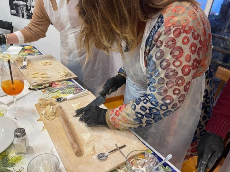 Naples: Pasta Cooking Class with Tiramisù and a Drink - Key Points