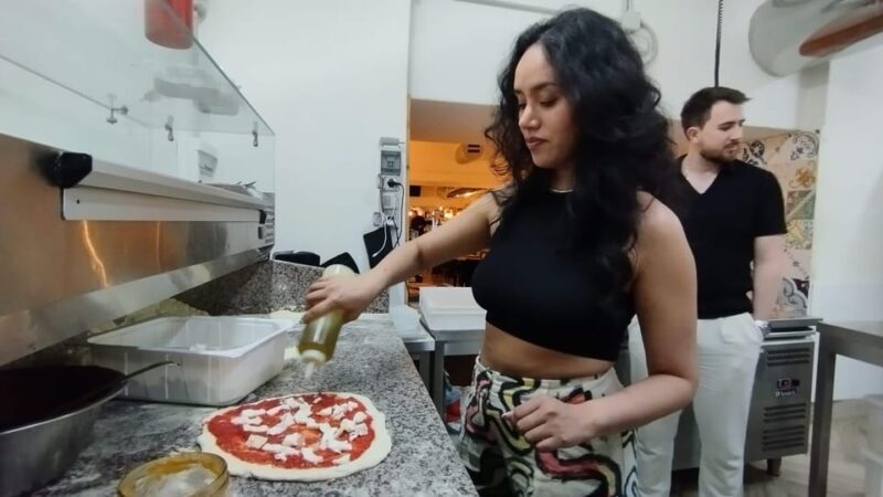 Naples: Pizza Making Class with Neapolitan Chef and drink - Key Points  