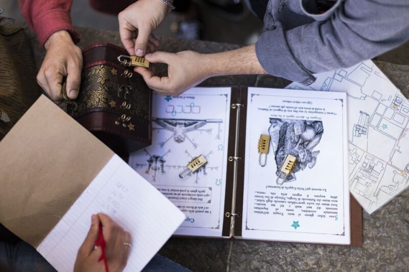 Naples: The Path of the Immortals Treasure Hunt Walking Tour - Key Points