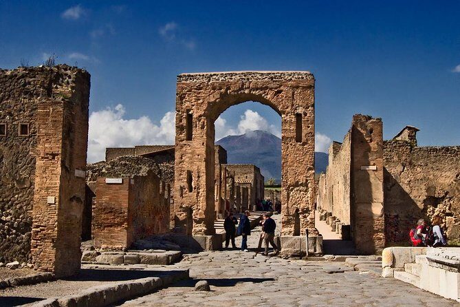 Naples to Praiano/Amalfi transfer via 2h in Pompei (or viceversa) - The Value of the Experience
