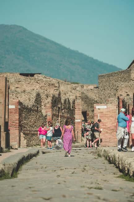 Naples:Pompeii SkiptheLine Ticket audioguide Round-Trip Bus - Key Points