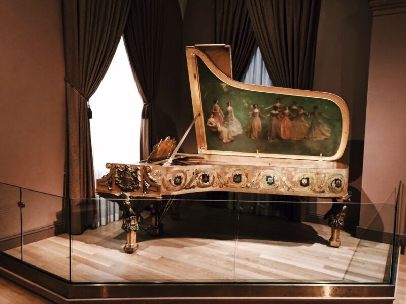 National Portrait Gallery & American Art Museum Tour 8ppl - The Building’s History and Its Significance