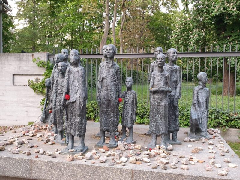 Nazi Berlin and the Jewish Community Tour - Visiting the Gedenkstaette Deutscher Widerstand