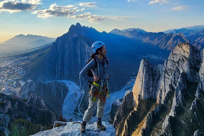 Nest of the Aguiluchos with 3 abseils and certified guides - What is the Experience All About?