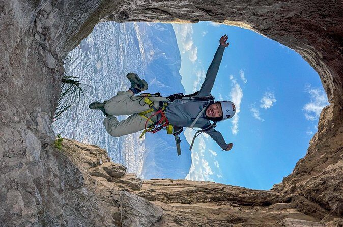 Nest of the Aguiluchos with 3 abseils and certified guides - Practical Details