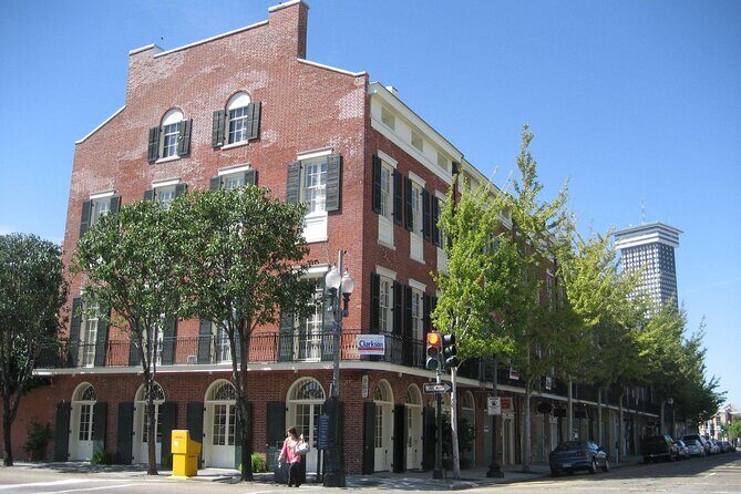 New Orleans Arts District Gallery Tour with Champagne - Deep Dive into Each Stop