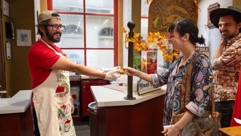 New Orleans: Beloved Bites & Famous Dishes Food Tour - Key Points