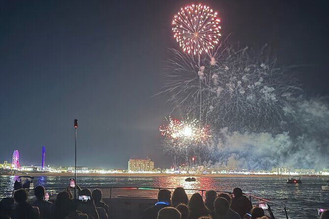 New year's Eve Fireworks Cruise aboard the Sea Rocket - Group Size and Atmosphere