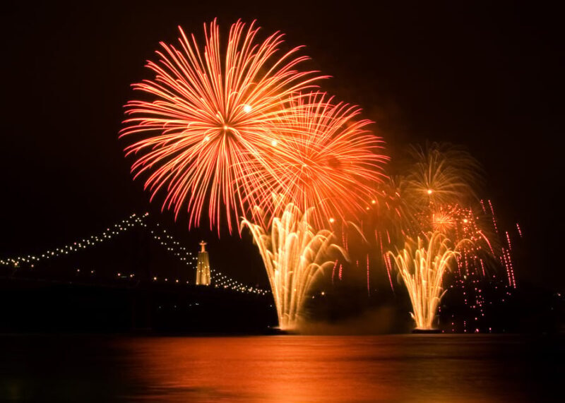 New Years Eve Luxury Boat  DJ, Buffet & Open Bar - Key Points
