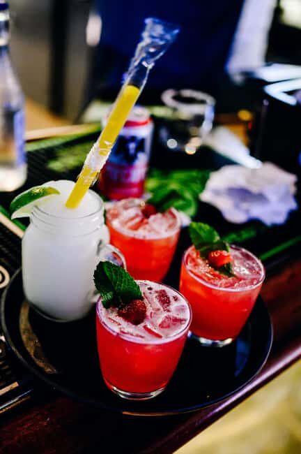 New York City: Sip 'N Groove Evening Cruise with Live DJ - Key Points