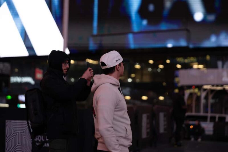 New York: Times Square Evening Walking Tour with Hot Dog - The Itinerary Breakdown: What You Can Expect