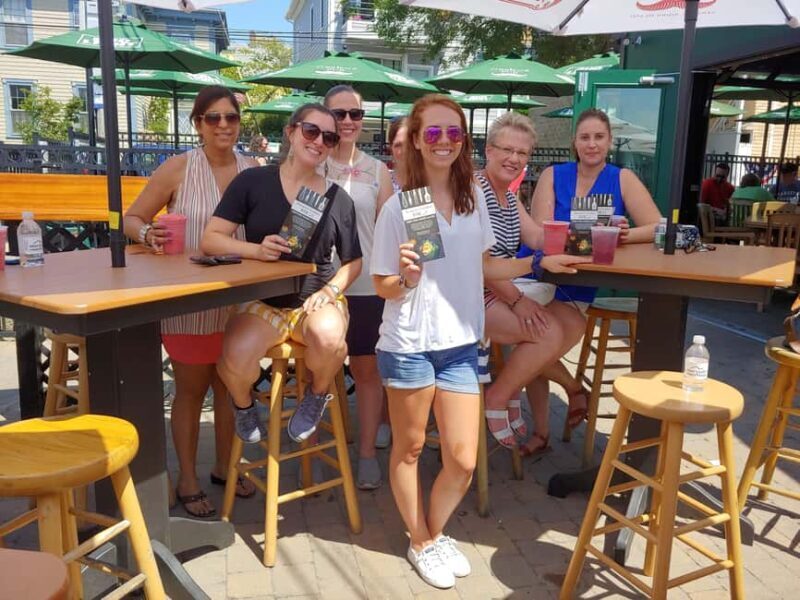 Newport: Highlights Tour with Local Cuisine, Unique History