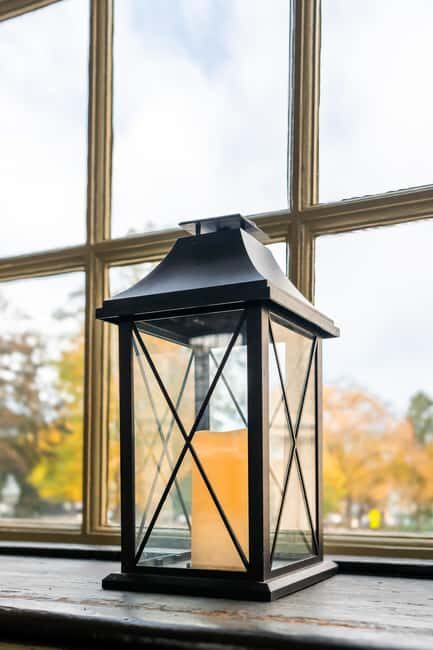 Newport, RI: Holiday Lantern Walking Tour - Who is this tour best suited for?