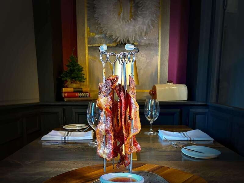 Niagara Falls, All Canadian Food Small Group Walking Tour - Savoring the Best of Montreal at a Fallsview Restaurant