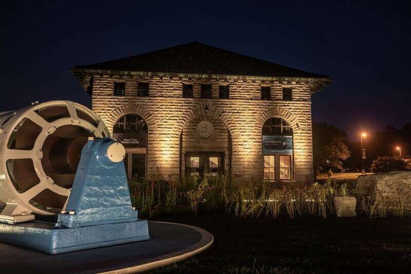 Niagara Falls: Night Tour w/ 3 Course Dinner & Light Show - The Sum Up