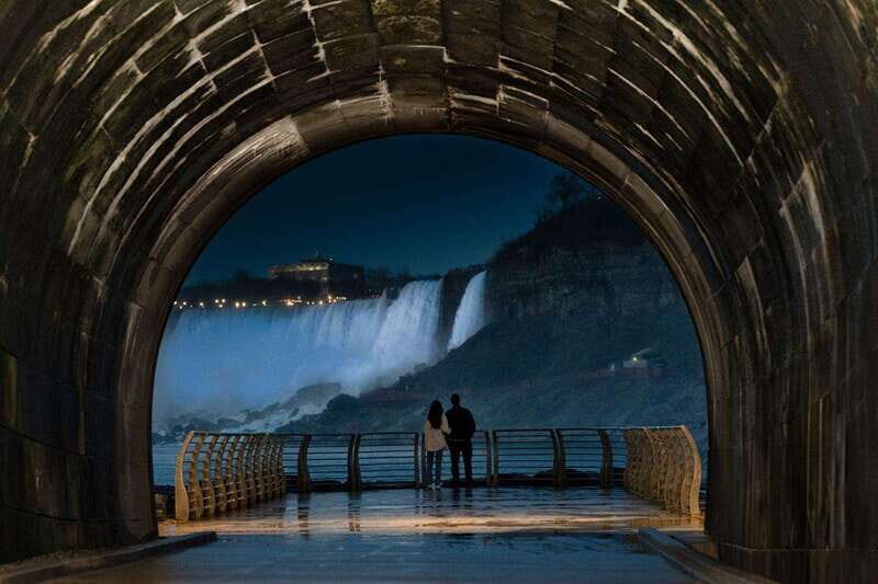 Niagara Falls: Night Tour w/ 3 Course Dinner & Light Show - FAQ