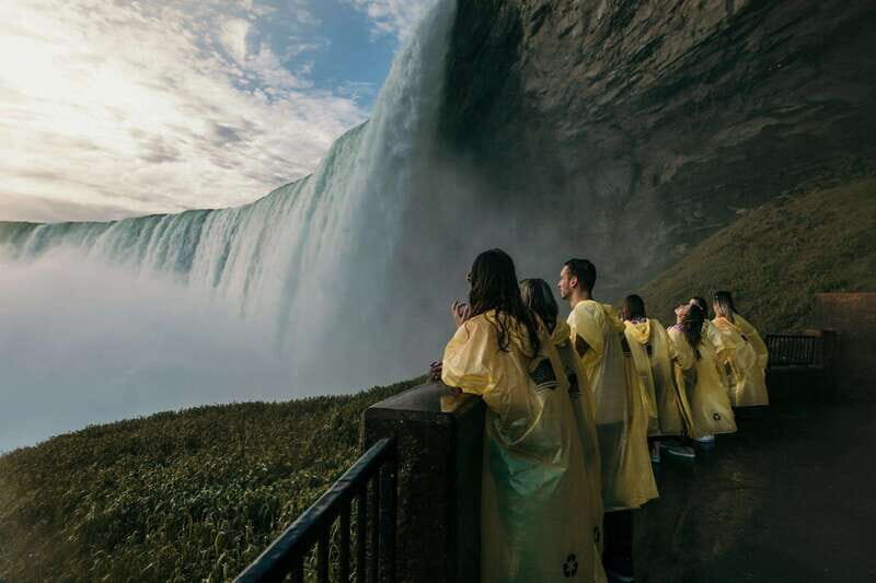Niagara Falls: Small Group Tour with Wine Tasting and Cruise - Key Points