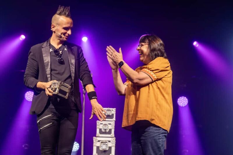 Niagara Falls, USA: Magic Theatre - Illusionist Leon Etienne - Value and Pricing Analysis