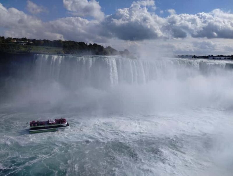 Niagra Falls, USA Side: Boat, Cave and Shuttle pass Tour - FAQs