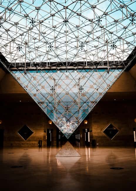 Night at the Louvre Museum: 6-people Max Guided Exploration - An In-Depth Look at the Experience